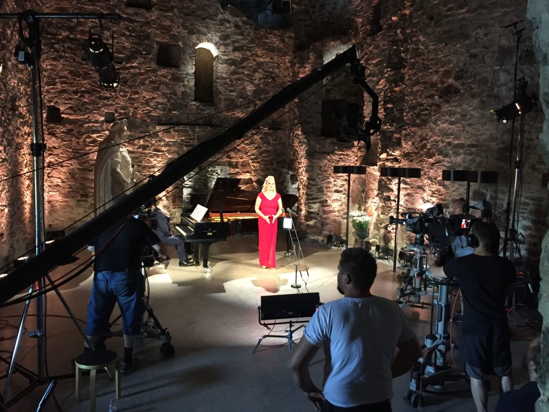 Karita Mattila ja Ville Matvejeff Olavinlinnan Keskushallissa 25.6.2020 ...